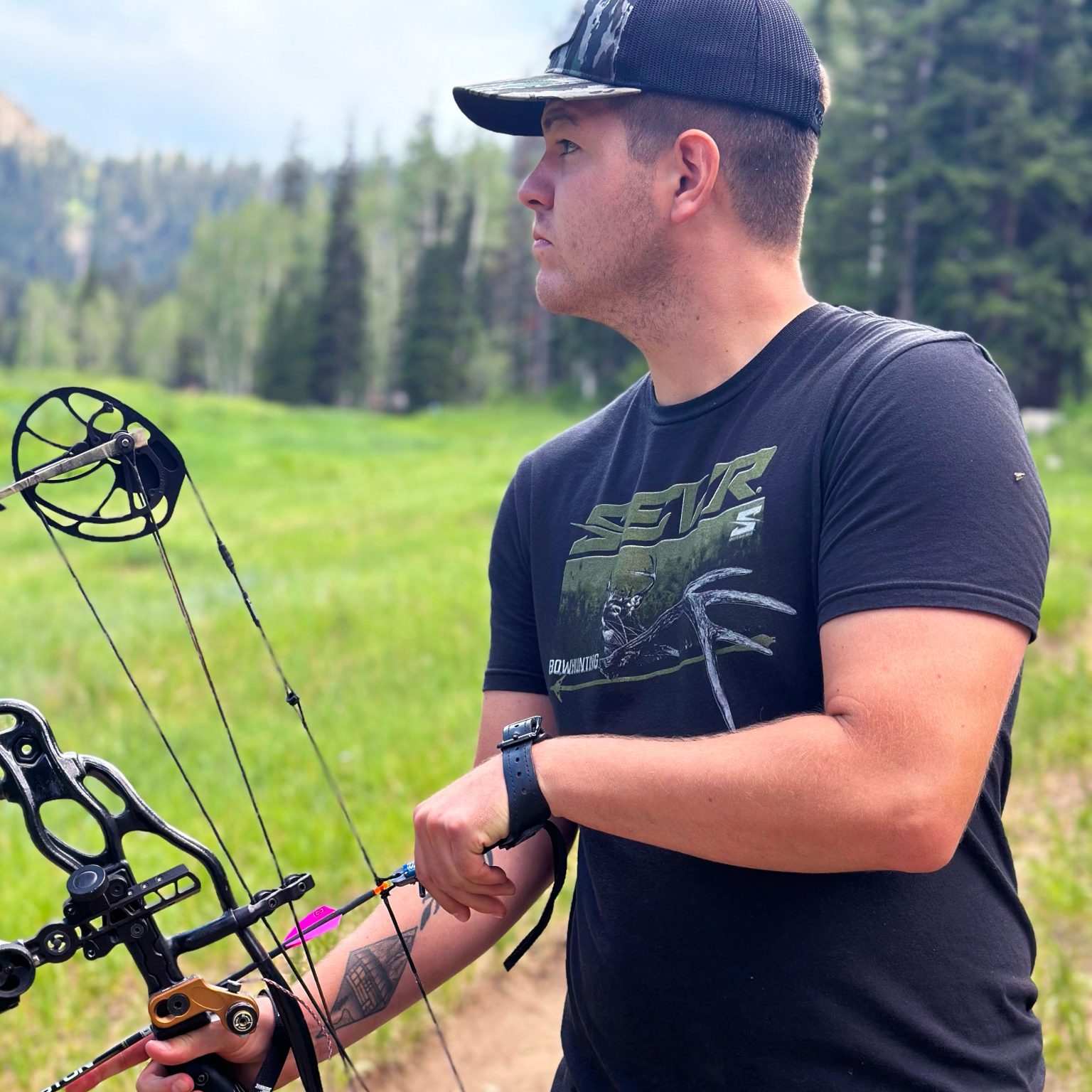 Whitetail Bowhunting Tee - Multiple Colors - Sevr Broadheads